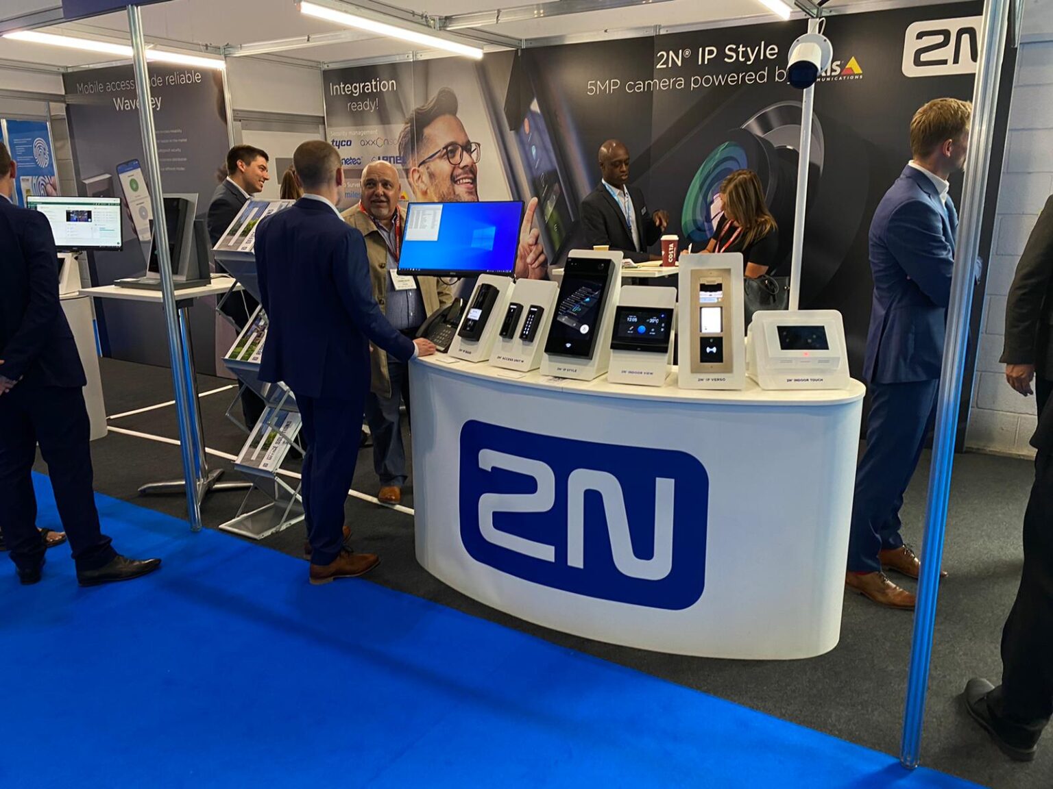 2N IP Style intercom can now read QR codes – Benchmark